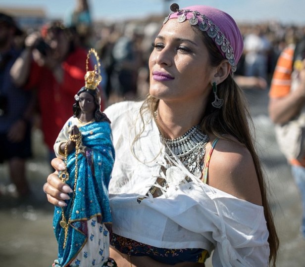 Gypsy: Refugee from Israel thrown out of Egypt – The World of the ...